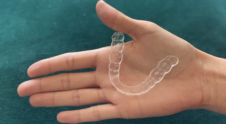 CUIDADOS DEL RETENEDOR DE ORTODONCIA - Clínica Dental Pico Blanco